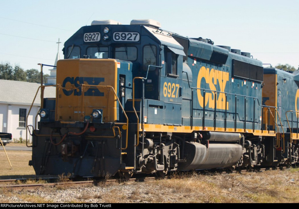 CSX 6927 looking pretty spry and sitting across US 301 on the Leesburg Wye. The other leg of the ...